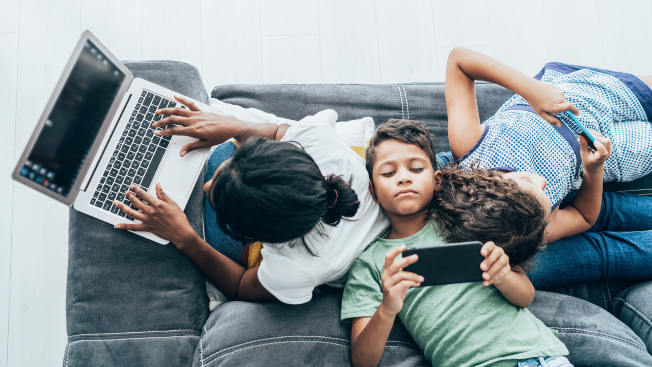 POLICY BRIEF. Supporting Families in the Digital Era: How to ensure ...